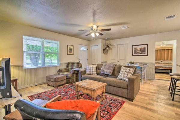 Utopia Family Home, 2 Blocks To Utopia Park! - Utopia, TX