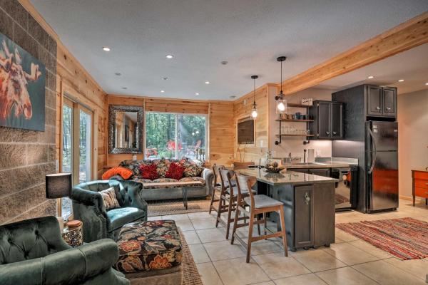 Dog-friendly Home Near Crystal Mtn And Outdoor Rec! - Interlochen, MI