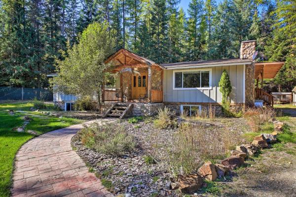 Quaint Priest Lake Cabin With Patio Less Than 1 Mi To Lake! - Priest Lake, ID