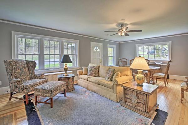 Beautiful Lenox Home, 3 Mi To Shakespeare And Co! - Lenox, MA