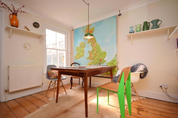 Cottage By The Roman Wall, Chichester - Chichester