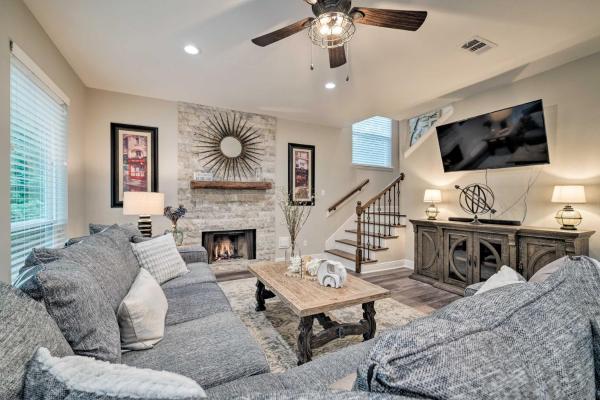 Modern Montgomery Home With Backyard, Deck, And Grill - コンロー, TX