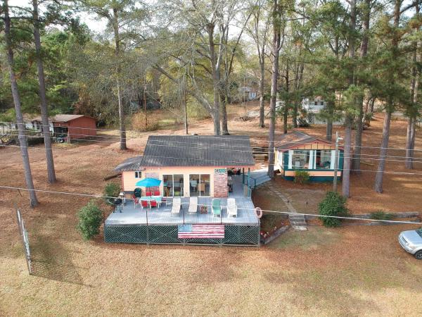 Lakeside Pleasure Island Cabin With Deck And Gas Grill - Louisiana