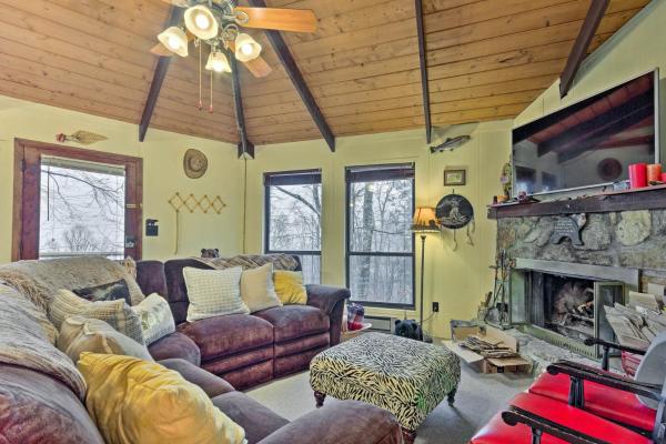 Beech Mountain Ski Escape With Deck And Mountain Views - Beech Mountain, NC