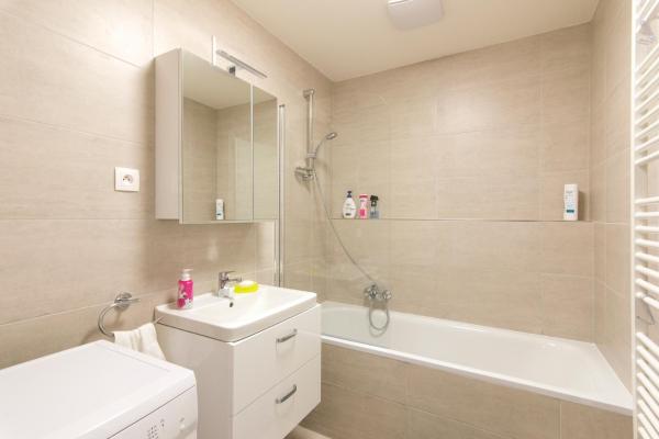 Spacious 2br With Balcony In Prague - Comfort & Style - Prague