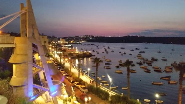 Side Sea View Street E, Steps Away To Bugibba Jetty, For The Blue Lagoon Boats And Other Islands - Malta