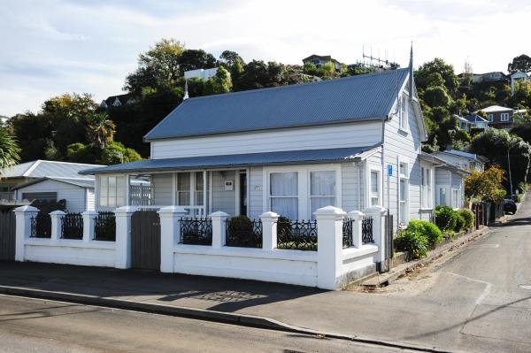 Puriri Downtown Villa - Napier Holiday Home - Clive