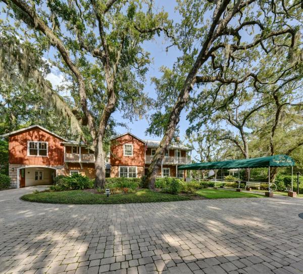 The Grey Owl Inn - Brunswick, GA