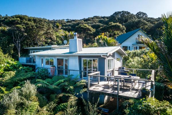 The Fat Pigeon - Omiha Holiday Home - Waiheke Island