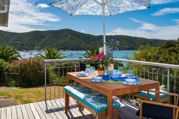 Tirohanga Wai - Waikawa Holiday Home - Picton