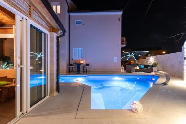 Villa San Tonini Deluxe Apartment With Private Heated Swimming Pool - Split