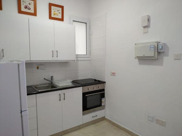 Mikis' 1 Bedroom Near The Beach And City Center - Larnaca