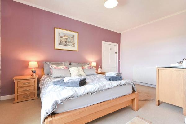 Rocking Chair Farmhouse - Alnwick