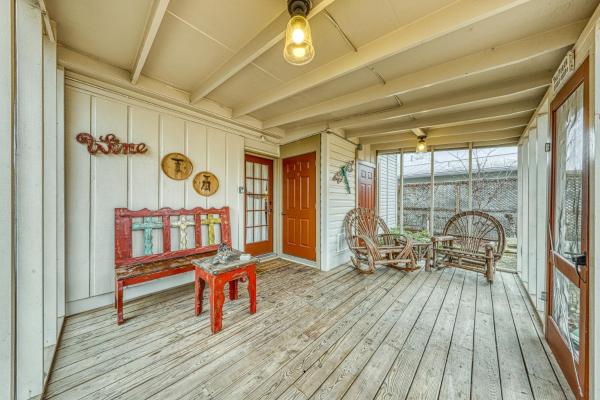 The Cabin @ Durst Haus - Luckenbach, TX