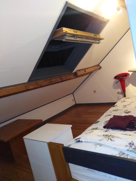 Un Studio à Louer Ds Un Endroit Calme Près De La Ville De Dinant - Dinant