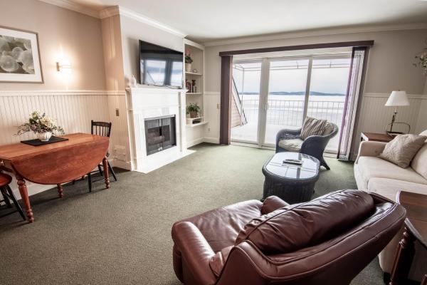 309 Water Street Inn - Peninsula, MI