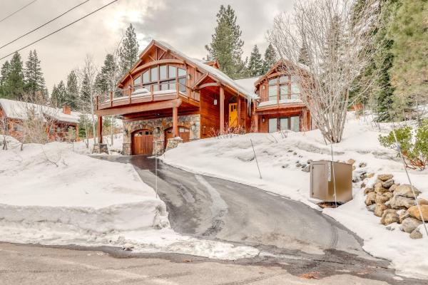 Extraordinary Tahoe-donner Modern Mountain Home - Lake Tahoe