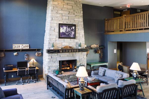 Wildwood Lodge & Suites - Des Moines, IA