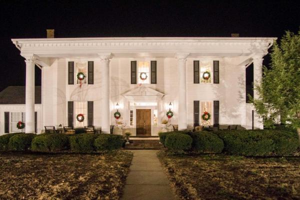 Historic Cedar Hill Mansion On Large Farm With Pool! - Springfield, TN