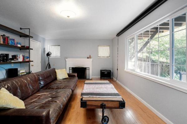 Large 1 Bedroom Apartment, Home Theater, Fireplace - 오클랜드