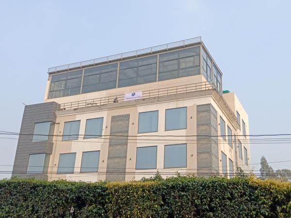 Maryland Group Hotel - Zirakpur