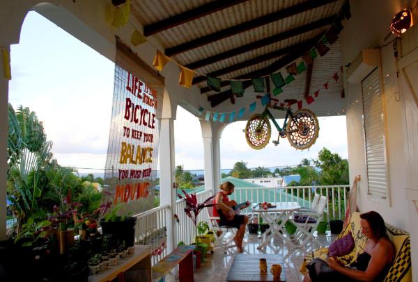 Happy Hippies House - Dortoir Purple 4 Lits - Guadeloupe
