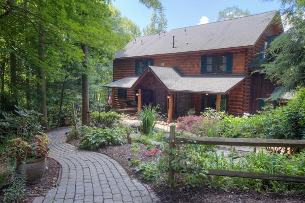 Lazy Bear Lodge - Blowing Rock, NC
