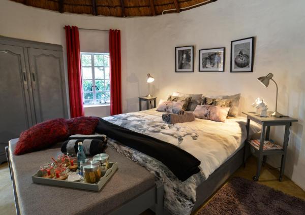Bridgewaters Horse Park Poolside Rondawel - Magaliesburg