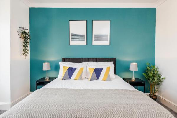 Business & Leisure 2 Br & Parking By Damask Homes - London