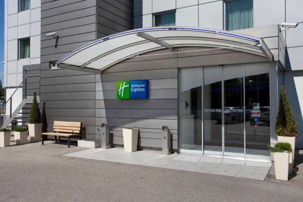 Holiday Inn Express Geneva Airport By Ihg - Saint-Genis-Pouilly