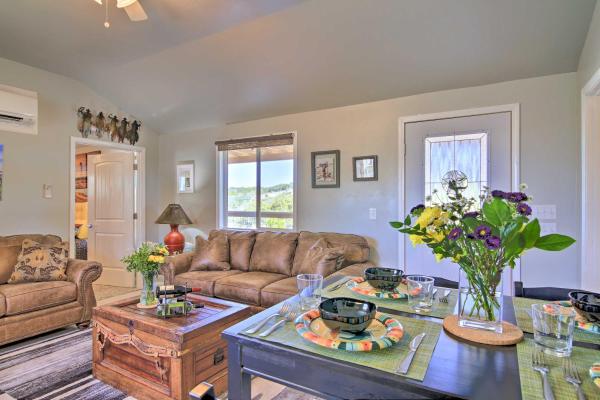 Updated Cabin With Fire Pit - 1 Mile From Downtown! - Fredericksburg, TX