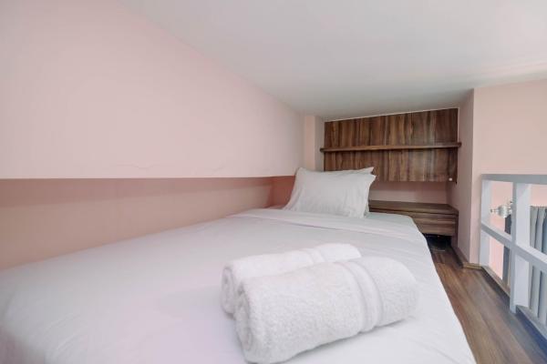 Minimalist And Comfy Studio Dave Apartment By Travelio - Cibubur