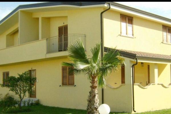 Caulonia, 2 Bed 1st Floor Apartment Close To Beach - Roccella Ionica