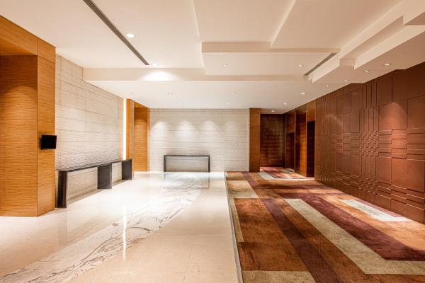 Holiday Inn Qingdao City Center By Ihg - Nearby Seaside & May 4th Square - Qingdao