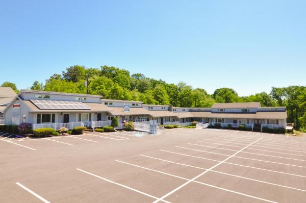 East Shore Lodging - Pocono Mountains