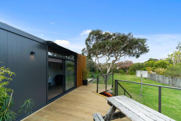 Calapso Cottage - Waikanae Beach Holiday Home - New Zealand