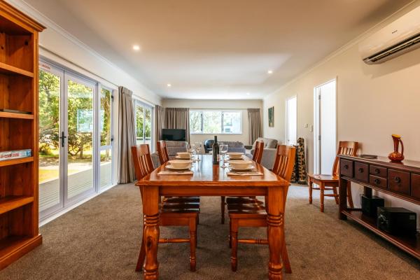 Number Six - Oneroa Holiday Home - Waiheke Island