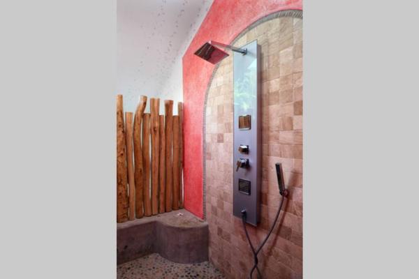 Villa Kiwi. Huge Pool, Steps To Town N Beach. 6 Plus Brm 7.5 Bth 3 Kcn - Sayulita