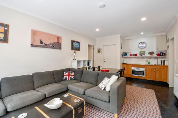 Acacia Bay Retreat - Acacia Bay Holiday Home - Taupo