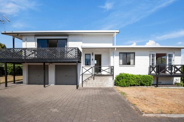Lake Vista At Two Mile Bay- Taupo Central Home - タウポ