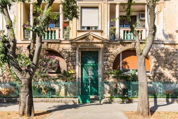 Historic Building Port Side Near Arena 3xac Nets - Pula