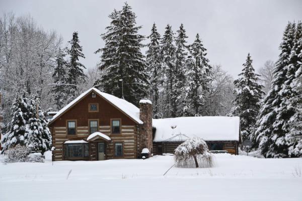 Log Cabin On The Wolf River With Private Hot Tub! - Wisconsin