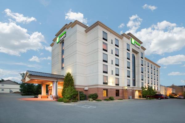 Holiday Inn Express & Suites Bloomington By Ihg - Bloomington, IN