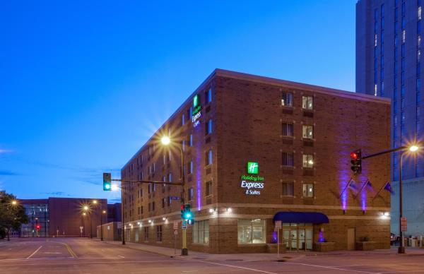 Holiday Inn Express Hotel & Suites Minneapolis-downtown Convention Center By Ihg - Maple Grove, MN