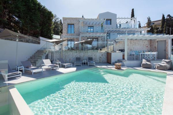 Villa Costele With Private Sandy Beach - Kaminaki