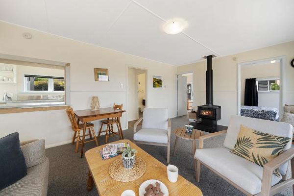 The Green Trout - Paraparaumu Beach Holiday Home - Ōtaki