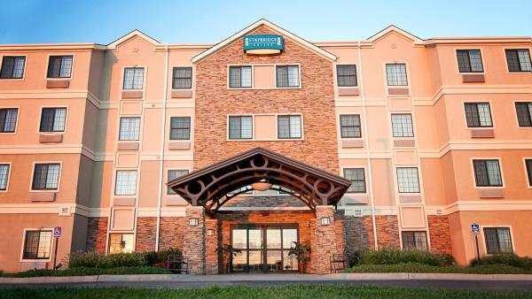 Free Breakfast. Outdoor Pool. Near Boeing Offices And Koch Industries. - Andover