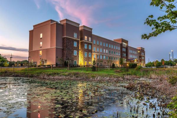 Studio Suite | Shared Outdoor Pool + Bbq Area - Oak Ridge, TN