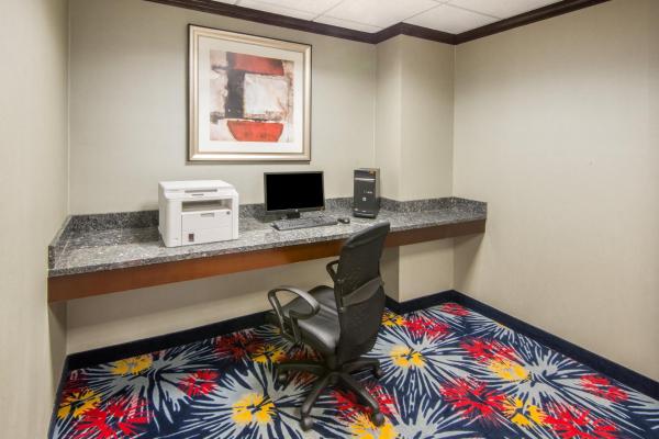 Holiday Inn Express Cleveland Airport - Brook Park By Ihg - Cleveland, OH