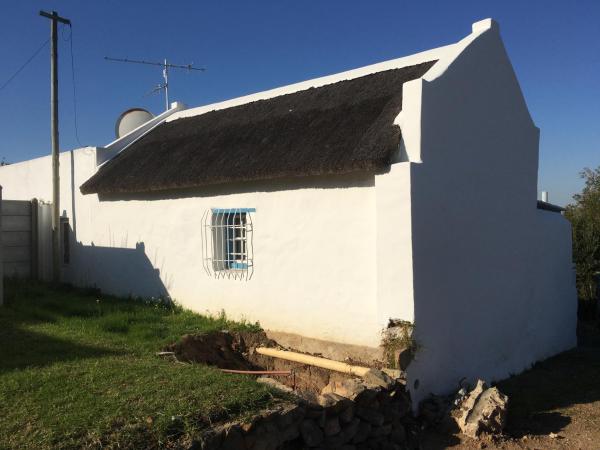 Carneddie Cottage-garden - Napier, South Africa